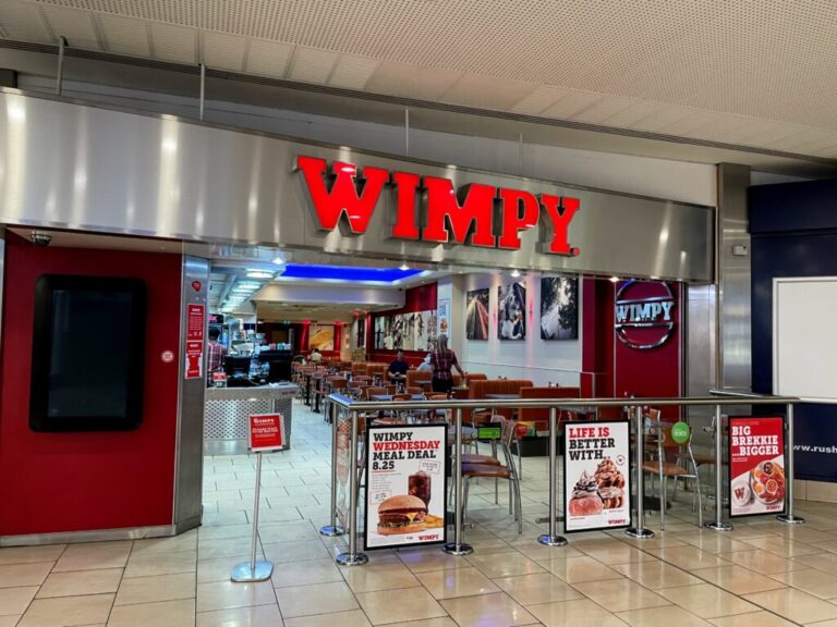 幻のハンバーガーショップ「WIMPY」に行ってみた！ | 🇬🇧 テムズの畔で｜𝐋𝐢𝐟𝐞 𝐁𝐲 𝐓𝐡𝐞 𝐓𝐡𝐚𝐦𝐞𝐬 🇬🇧